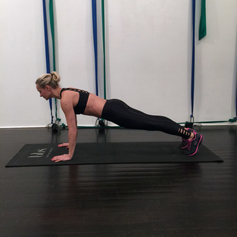 Get Your Body Into Shape With the 15-Day Plank Challenge - Women Daily ...
