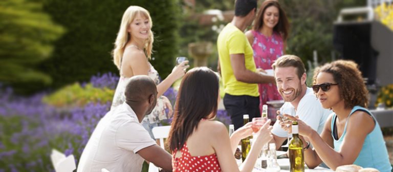 10 Tips for Hosting Your First Outdoor Party - Women Daily Magazine 10 ...